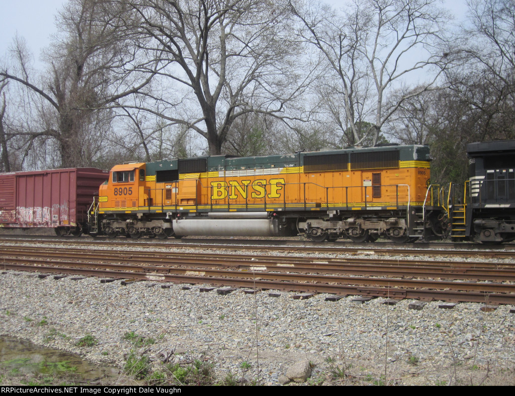 BNSF 8905